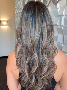 15 Tonos de Mechas Balayage que arrasan en 2025